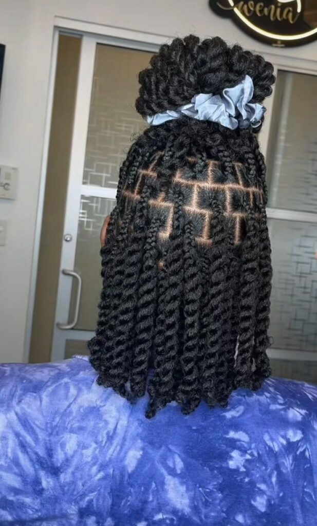 30 Short All Back Hairstyles with Attachment for 2025 - Twinkle Styles
